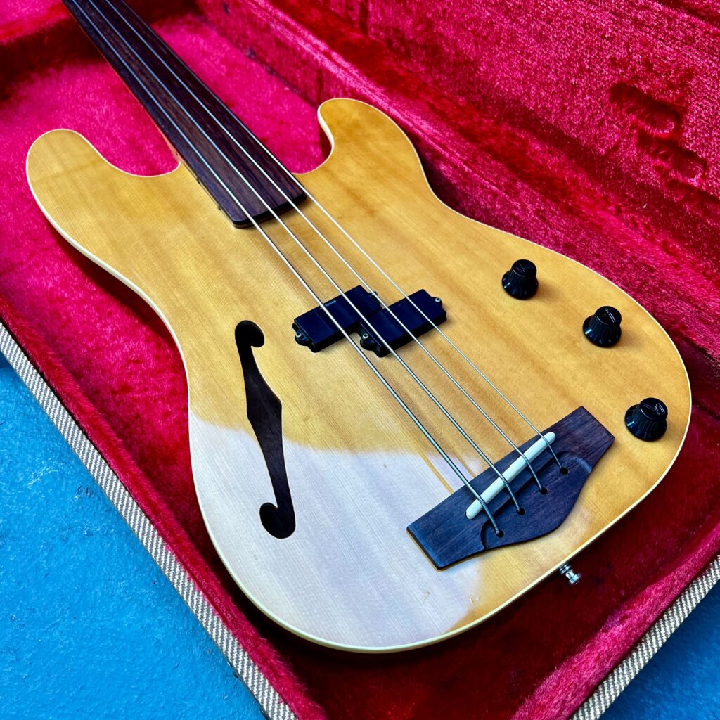 Fender PBAC-100 FL Electric-Acoustic Fretless Precision Bass Vintage ...