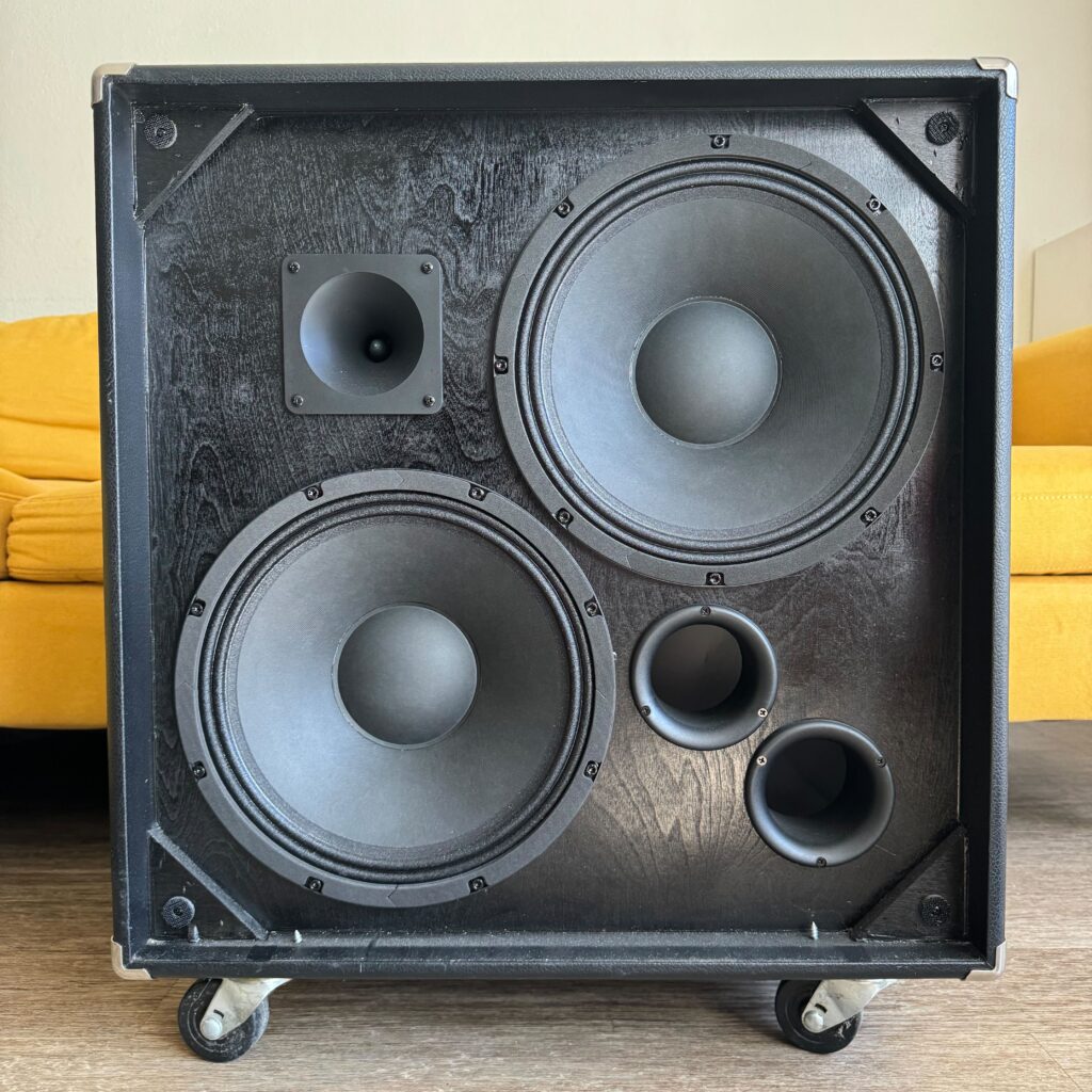 Ampeg SVT-212AV 2×12″ 600-watt Bass Cabinet - I Want That Guitar